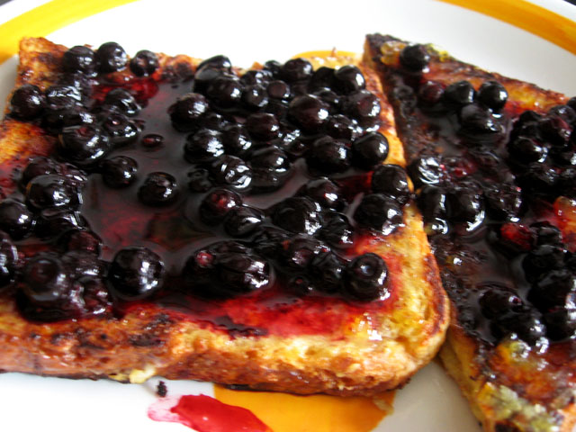 Prženice (pohane šnite, ocvrte kruhove rezine in kar je še izrazov) z ...